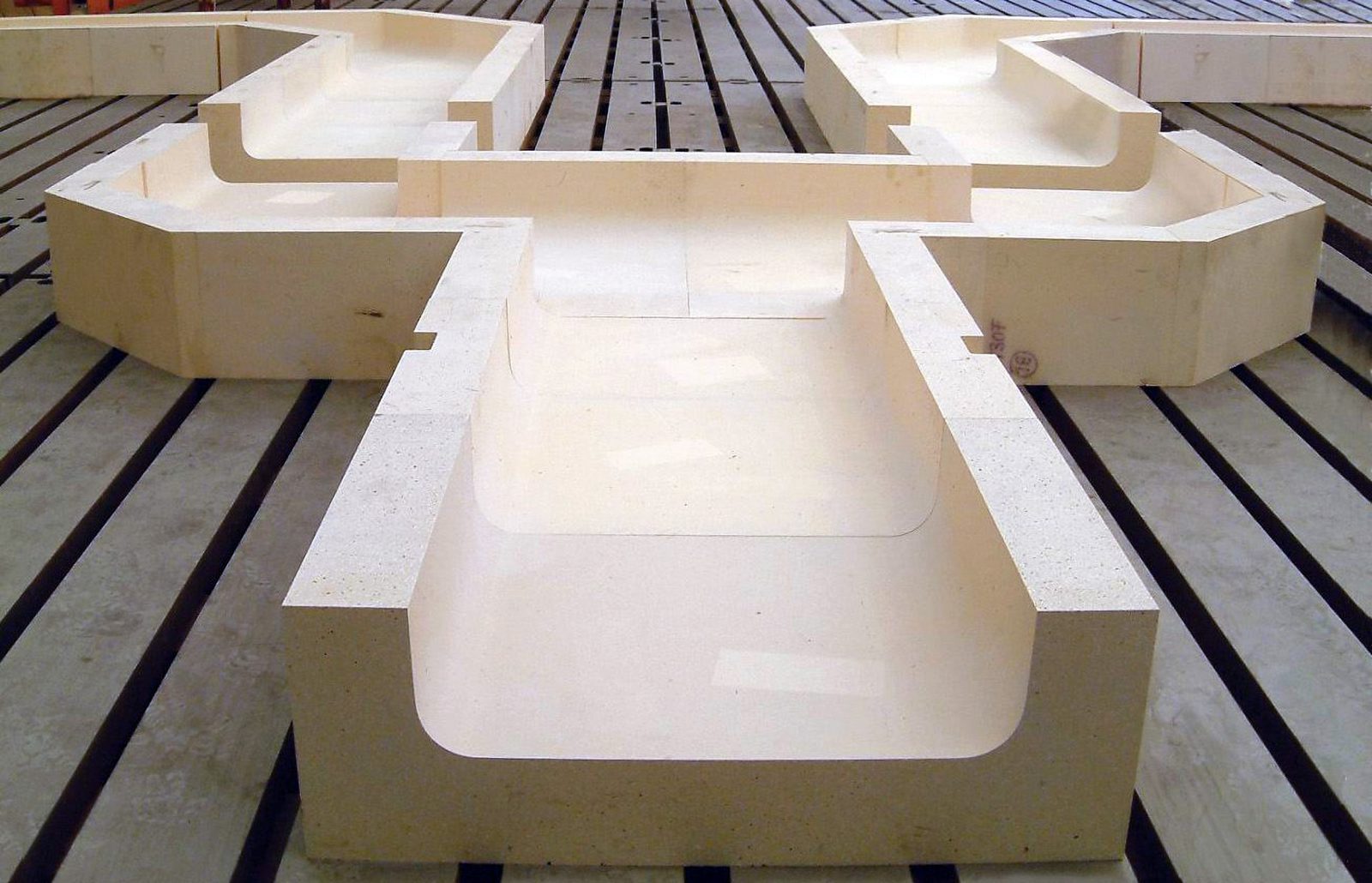 Complete Forehearth Solutions | RHI Magnesita